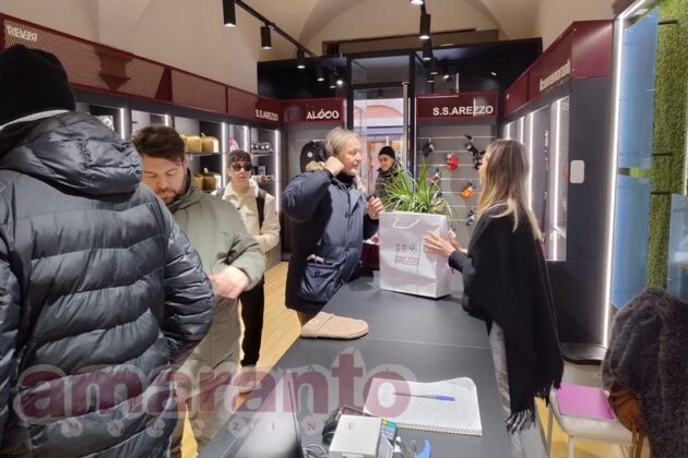 Inaugurato l’Amaranto Store in Corso Italia. In vendita anche le maglie ...